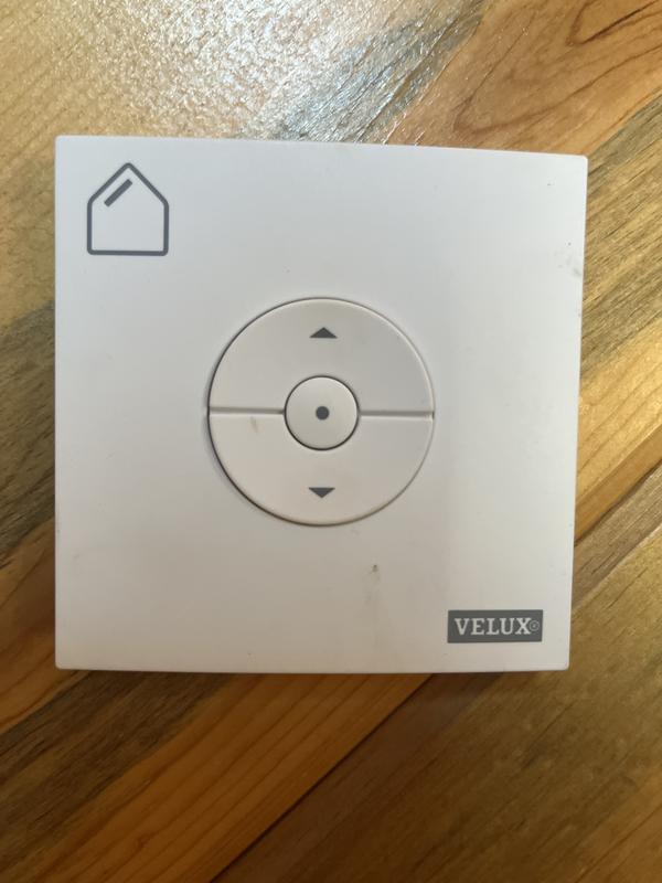 VELUX 21-in x 37-7/8-in Venting Deck mount Aluminum Skylight with ...