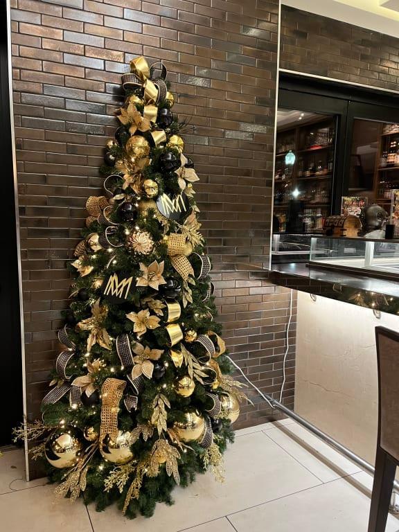 Vickerman 9.5-ft Pre-lit Artificial Christmas Tree with White LED ...