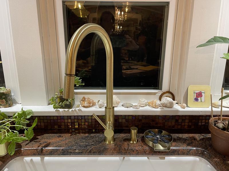 VIGO Bristol Matte Black Single Handle Pull-down Kitchen Faucet with ...