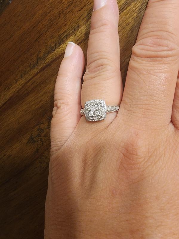 1/4 CT. T.W. Quad Diamond Double Cushion-Shaped Frame 1/4 CT. T.W. Quad Diamond Double Cushion-Shaped Frame