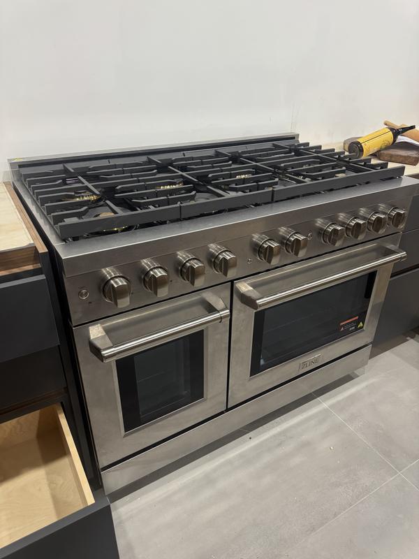ZLINE KITCHEN & BATH Paramount 48-in 4.2-cu ft / 2.5-cu ft Convection ...