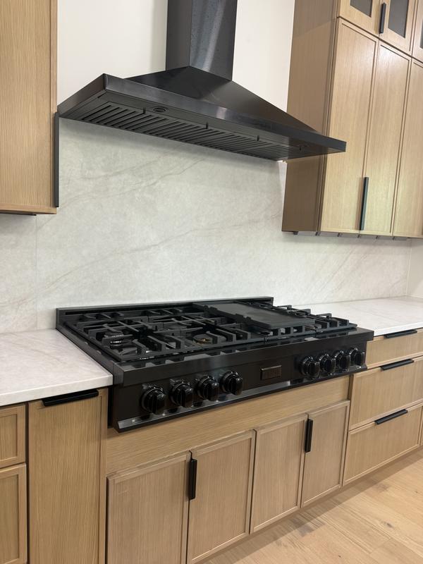 ZLINE KITCHEN & BATH Paramount 30-in 4 burners Black Stainless steel ...
