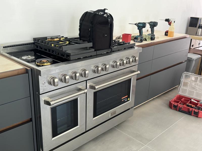 ZLINE KITCHEN & BATH Paramount 48-in 8 burners 4.2-cu ft / 2.5-cu ft ...