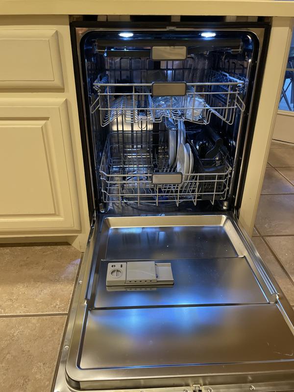 ZLINE KITCHEN & BATH Touchstone 75-lb Ice Per day Freestanding or ...